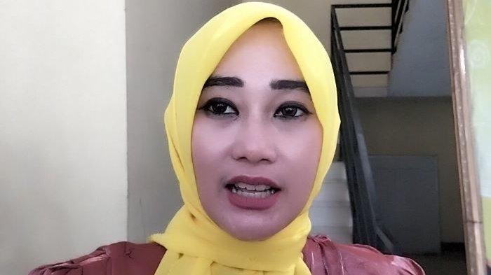 Ririn Farabi A Rafiq: Pembimbing Kerohanian, Penjaga Makam dan Marbot ...