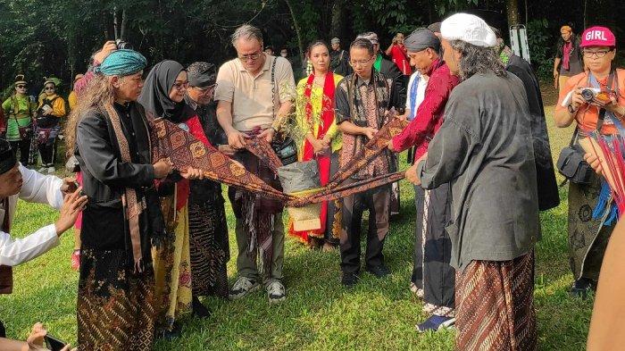 Sedekah Hutan Universitas Indonesia 2023 Digelar FIB, Tanam 1000 Pohon ...
