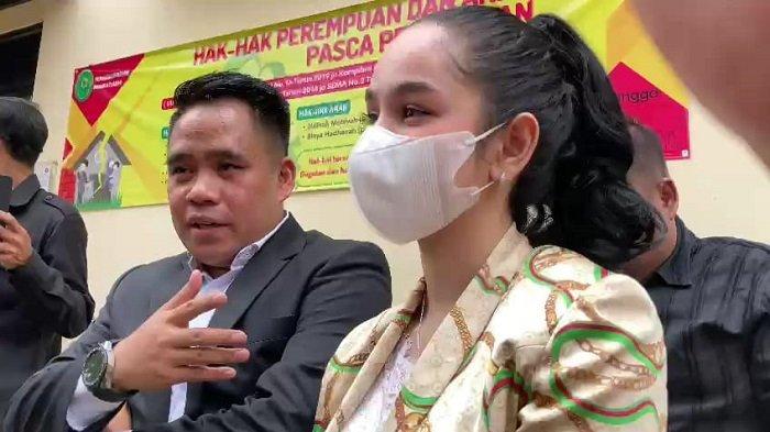Rendy Batah Tidak Hadiri Sidang Perdana Cerai, Hana Hanifah Akui Lelah Urus Akhir Rumah ...