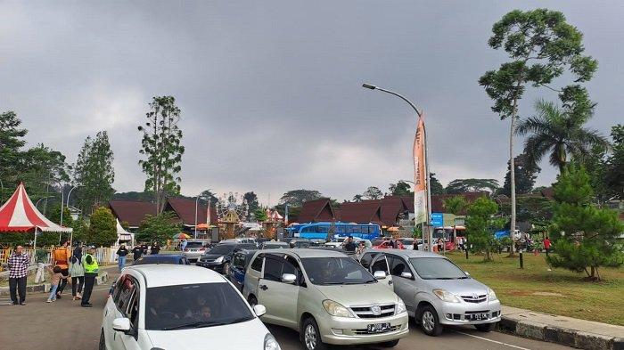 Rest Area Gunung Mas Puncak Ramai Dikunjungi Wisatawan, Pedagang ...