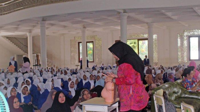 Cegah Kanker Payudara Pada Gen Z, Santriwati di Bogor Ikuti Sosialisasi Skrining dan Deteksi ...