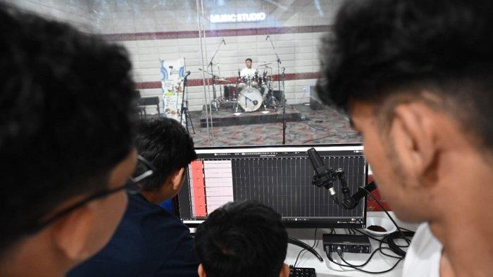 Generasi Muda Dilatih Teknik Sound Engineering di Studio AMANAH Aceh ...