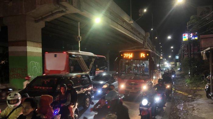 H-2 jelang Lebaran, Arus Lalu Lintas di Jalan Raya Kalimalang Duren ...