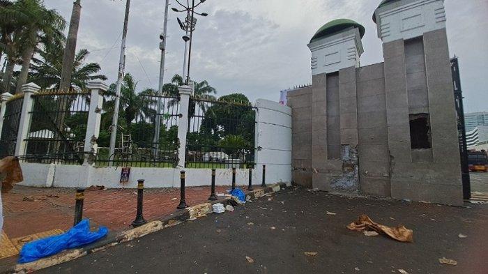 Kondisi Memprihatinkan Gedung DPR RI usai Massa Aksi APDESI Membubarkan Diri: Sampah Berserakan ...