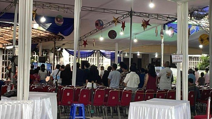 Ada Santa Claus dan Pohon Natal 12 Meter, Ribuan Jemaat Hadiri Misa ...