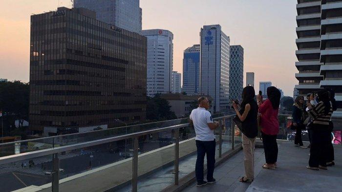Menikmati Sunset di Skydeck Sarinah, Reya: Tempat Nongkrong Sekaligus Selfie Terbaik ...