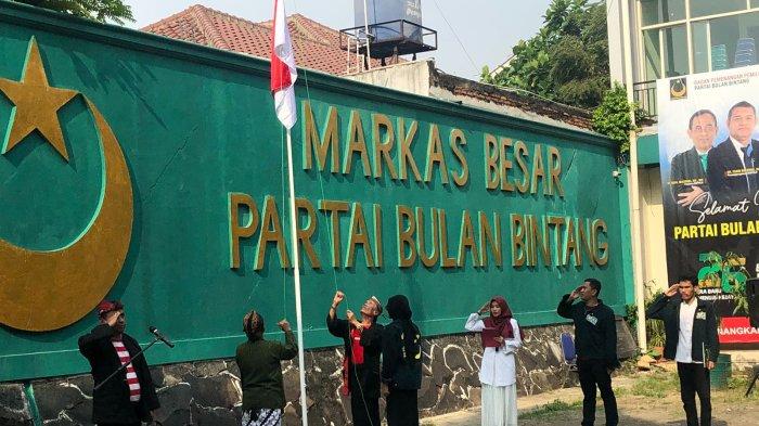 Tessy dan Bagong Jadi Pengerek Bendera Dalam Upacara 17 Agustus di ...