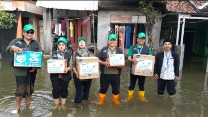 Ringankan Beban, PDBN Salurkan Ratusan Paket Sembako untuk Warga Terdampak Banjir Demak ...