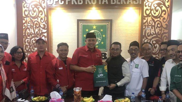 Sudah Daftar Lewat PDIP, Tri Adhianto Ambil Formulir Pendaftaran ...