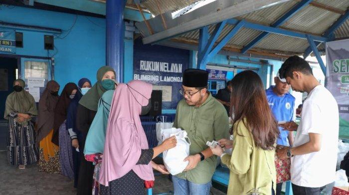Ringankan Beban Ekonomi Nelayan, Warga Lamongan Kedatangan Bazar Sembako Murah - Wartakotalive.com