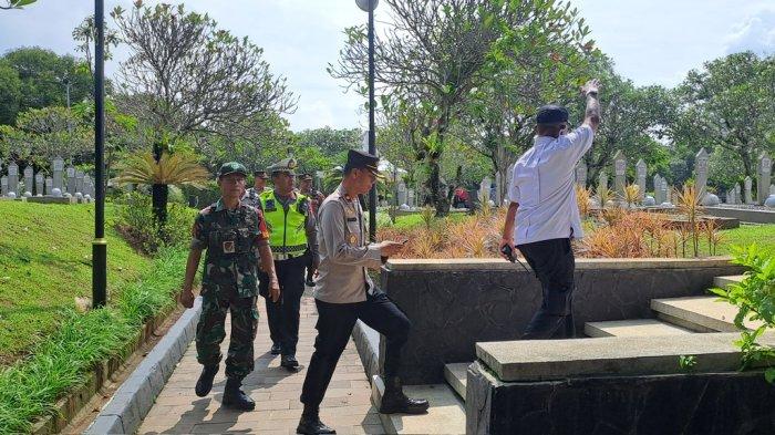 Banyak Pejabat hingga Tokoh Ziarah ke TMP Kalibata, Polisi Patroli Antisipasi Gangguan Keamanan ...