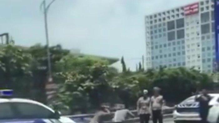 Viral 2 Anggota Polantas Squat Jump di Tol Dalam Kota, Begini Penjelasan Ditlantas Polda Metro ...