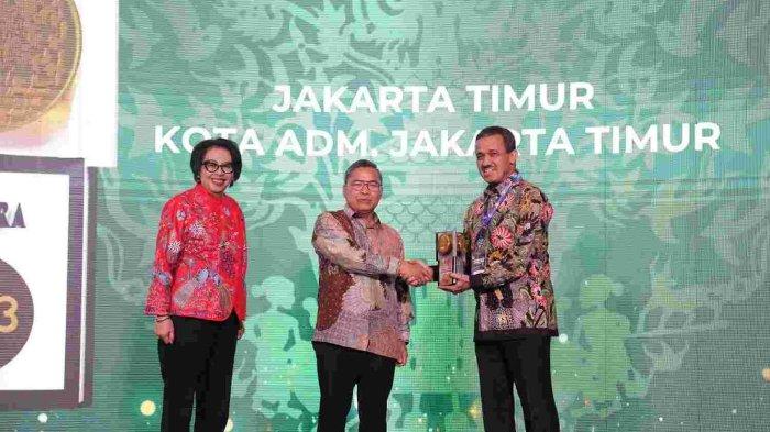 Pemkot Jakarta Timur Raih Piala Adipura Kategori Kota Metropolitan Dua ... Pemkot Jakarta Timur Raih Piala Adipura Kategori Kota Metropolitan Dua ...