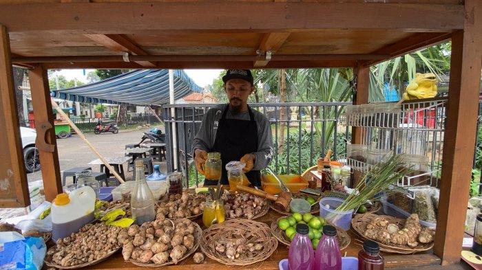 Jadi Buruan Orang Sakit di Bekasi, Ini Asal Usul Warung Jamu Bang Kujae ...