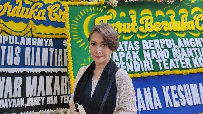 Aktris Widyawati Menyesal Tak Sempat Jenguk Nano Riantiarno Saat di ...