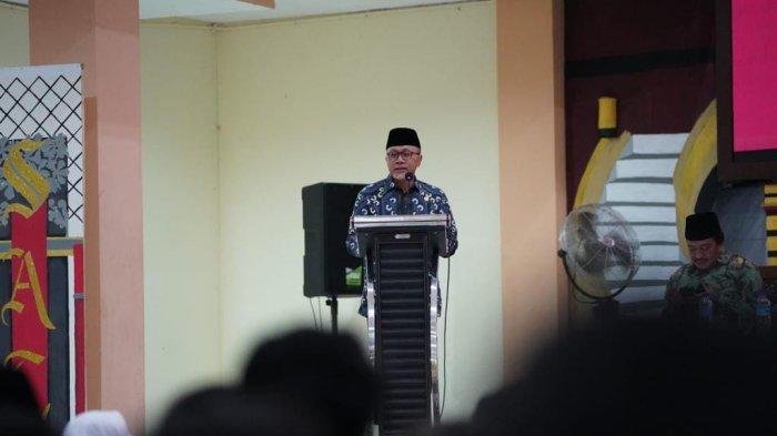 Nasihati Sejumlah Santri Baru di Ponpes Dea Malela, Zulhas: Kita Punya Cita-cita, Sungguh ...