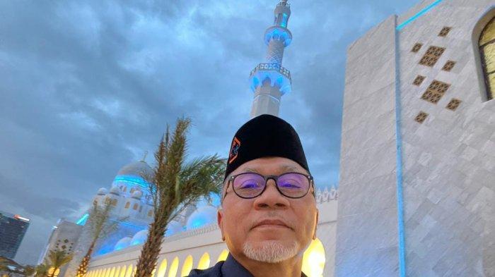 Maghrib di Masjid Raya Sheikh Zayed, Zulkifli Hasan: Persahabatan Jokowi dan MBZ Berkah Bagi ...