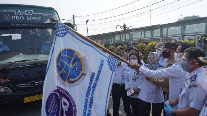 Atasi Lonjakan Penumpang KRL di Stasiun Bogor, Perum PPD Luncurkan 3 ...