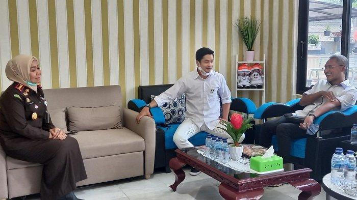 Ini Alasan Adly Fairuz Buka Endorse Gratis untuk UMKM Karawang ...