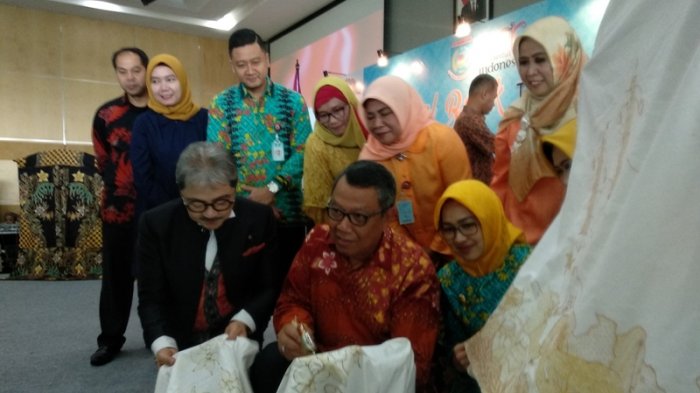 Batik Khas Tangsel Dirancang Harry Darsono Usai Digandeng Airin Rachmi ...