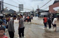 Akses Pondok Gede ke Pekayon Bekasi Terputus Akibat Banjir - Wartakotalive.com