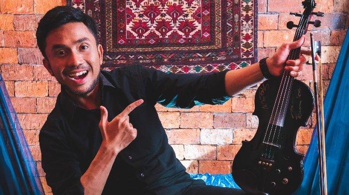 Alfin Habib Nyanyikan 'Permaisuri Hatiku' Ciptaan Tengku Shafick, Terbebani Julukan Lord of ...