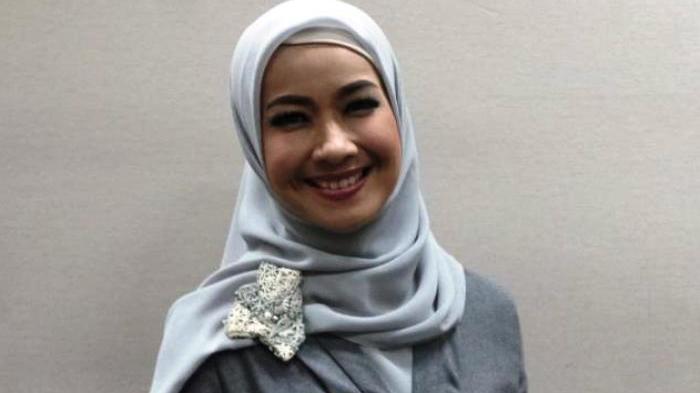 Ikhlas, Alya Rohali Berada di Boston Amerika Serikat Saat Ibunya ...