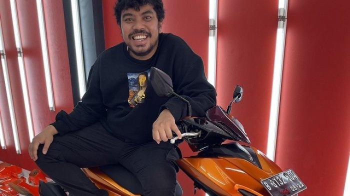 Ganti Warna Motor Jadi Oren, Komika Ananta Rispo: Jadi Inget Baju Fico ...