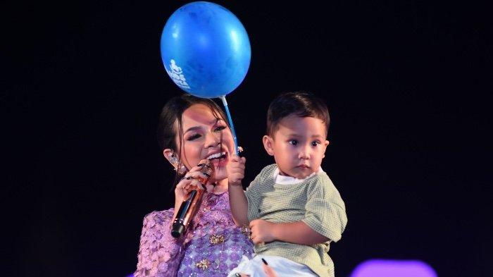 Andien Bersyukur Bisa Tetap Dekat dengan Anak-anaknya, Kini Semakin ...