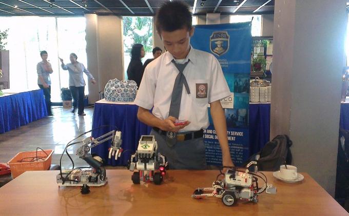 10 SMKN di Jakarta Dapat Pelatihan Robotik - Wartakotalive.com