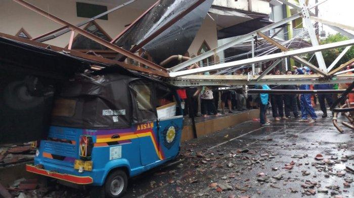 Video : Bajaj Tertimpa Tower RRI Jakarta - Wartakotalive.com