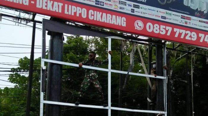 Tak Hanya Baliho Habib Rizieq, Satpol PP Kabupaten Bekasi Copot Semua yang Melanggar ...