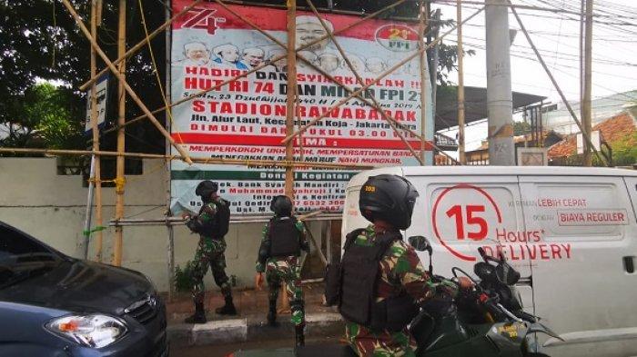 Dicopot Petugas Gabungan, Spanduk Rizieq Shihab di Jalan KS Tubun Tumbang - Wartakotalive.com