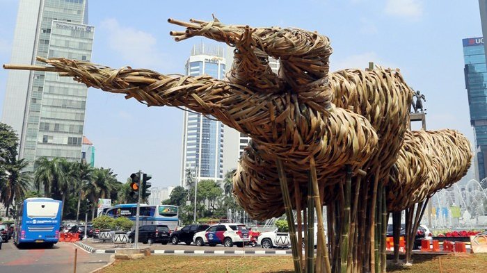Seniman Pembuat Getah Getih Mengungkap Polutif Membuat Anyaman Bambu ...