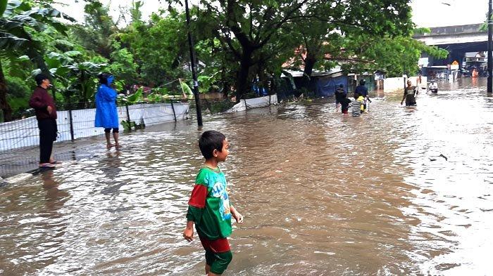 VIDEO: Suasana Banjir di Kawasan Cililitan Kecil dan Cawang - Wartakotalive.com