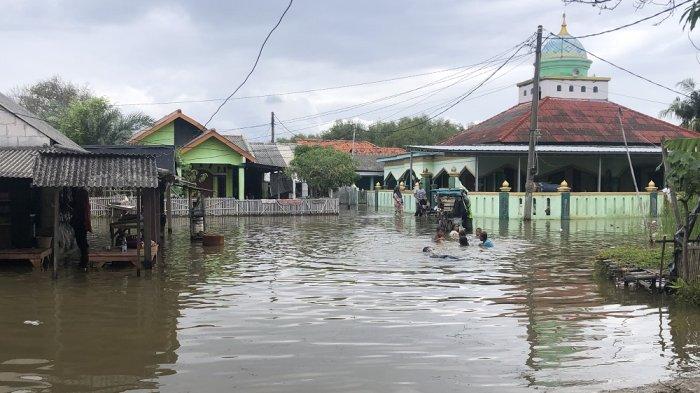 Warga Pesisir Jakarta Diminta Waspada Banjir Rob Jelang Lebaran 2025, Pemprov DKI Siagakan 500 ...