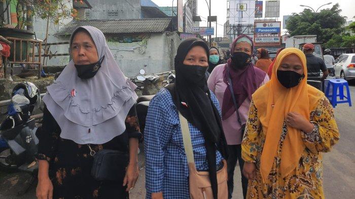 Siti Rohma Senang Dapat Bantuan Sembako dan Uang Tunai dari Presiden ...