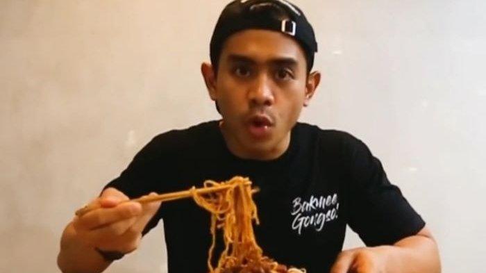 Anda Suka Masakan Bakmi, Food Vlogger Bara Ilham Alias Tanboy Kun Buka ...