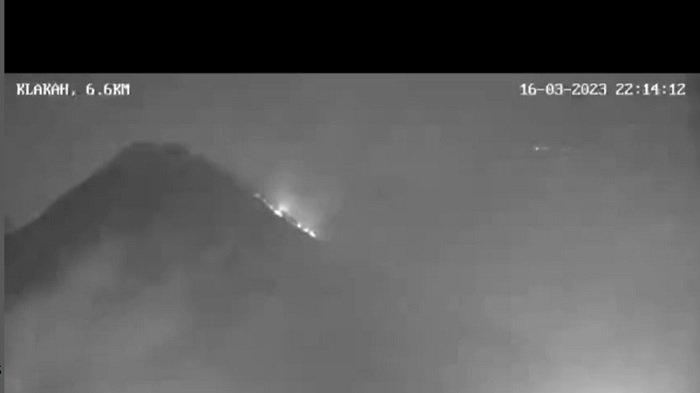 Benda Bercahaya Melintas di Gunung Merapi, Ini Penjelasa BPPTKG ...