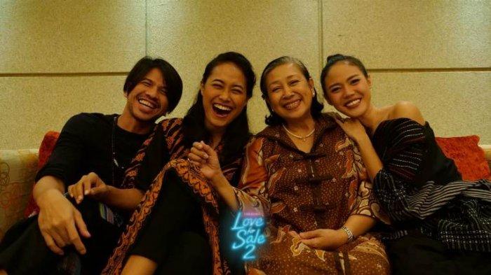 Premier Love For Sale 2 di Padang: Della Dartyan Disambut Tari Piring ...