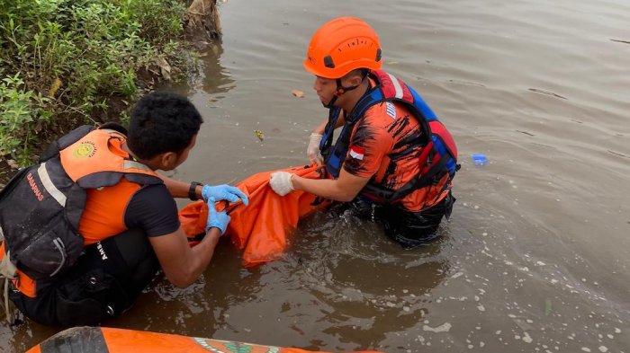 2 AnakTenggelam di Kali Ciliwung Tanah Abang Ditemukan Tewas Mengambang ...
