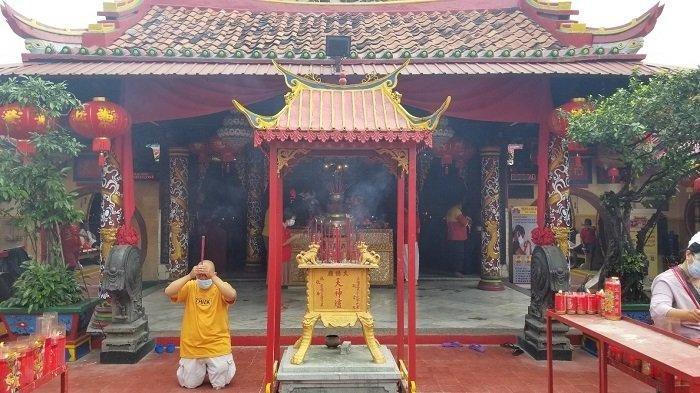 Pandemi Virus Corona Bikin Perayaan Imlek 2572 di Klenteng Boen Tek Bio ...