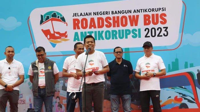 ASN Sering Flexing, Pemprov DKI dan KPK Luncurkan Bus Anti Korupsi di ...
