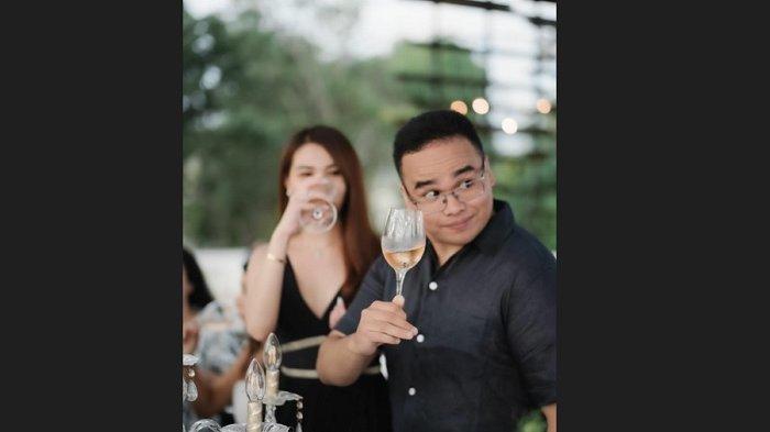 Hotman Paris Unggah Foto Momen Lamaran Anak Bungsunya,Netizen: Wajah Calon Mantu Mirip Ayu Ting ...