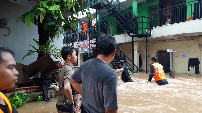 2 Warga Cipinang Melayu Tewas Tersengat Listrik, Ketinggian Banjir Lebih dari 3 Meter ...