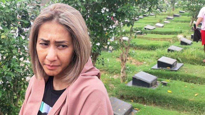 Cut Memey Tidak Bisa Bertemu Ibunya Selama Dirawat di RS, Neng Fatimah ... Cut Memey Tidak Bisa Bertemu Ibunya Selama Dirawat di RS, Neng Fatimah ...