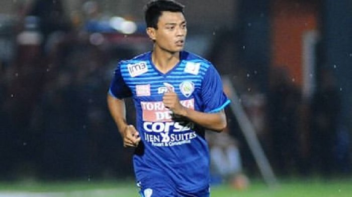 Liga 1: Babak 1 Arema FC 1-0 Persib Bandung, Dedik Setiawan Selamatkan ...