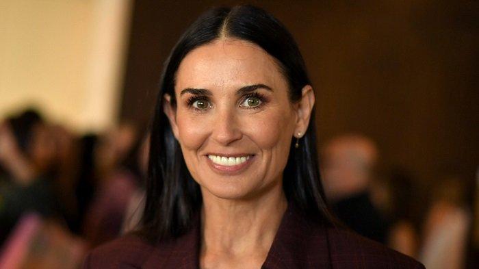 Anak Demi Moore Ungkap Obsesi Sang Ibu pada Atson Kutcher ...