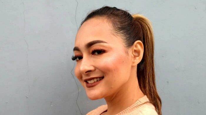 Nikah Itu Ngga Penting-penting Banget, Kata Dewi Rezer Ini yang Penting ...