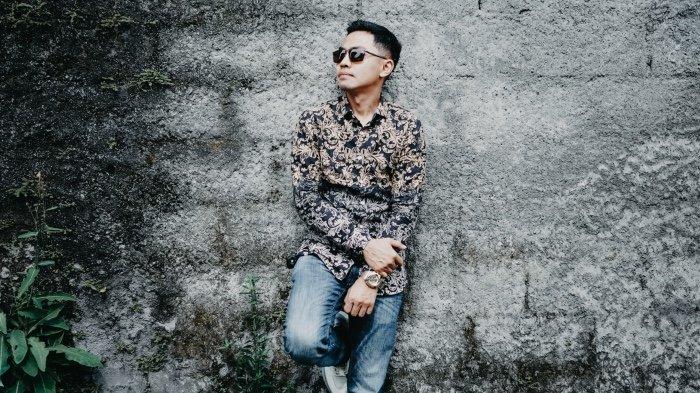 Dimas Ferdian Nyanyikan Lagu 'Candu Rindu', Pernah Dipopulerkan Band ...